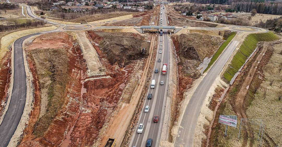 Dąbrowa Górnicza. Trwa budowa S1 na odcinku Podwarpie – Dąbrowa Górnicza. Prace są już na półmetku