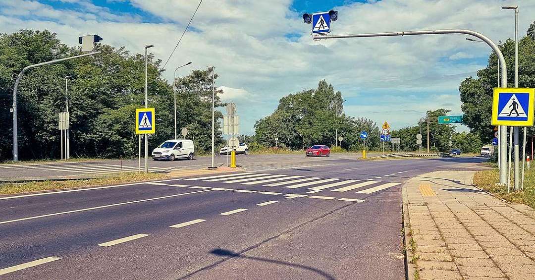 Będzie bezpieczniej na przejściach dla pieszych na „krajówkach” i „ekspresówkach”. Także w ...