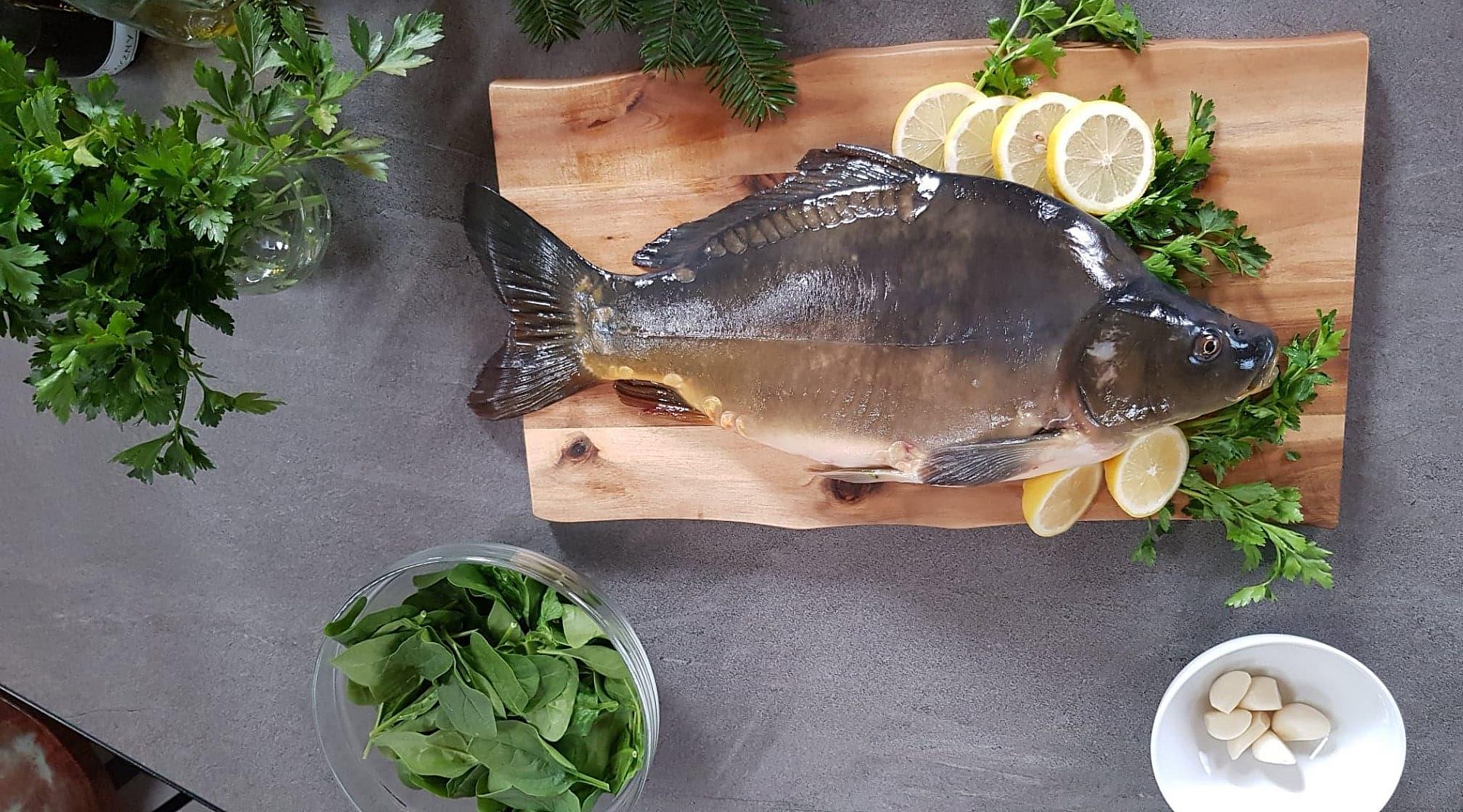 Karpi jest mało albo właśnie się skończyły. Cena karpia jest wysoka. Co ...