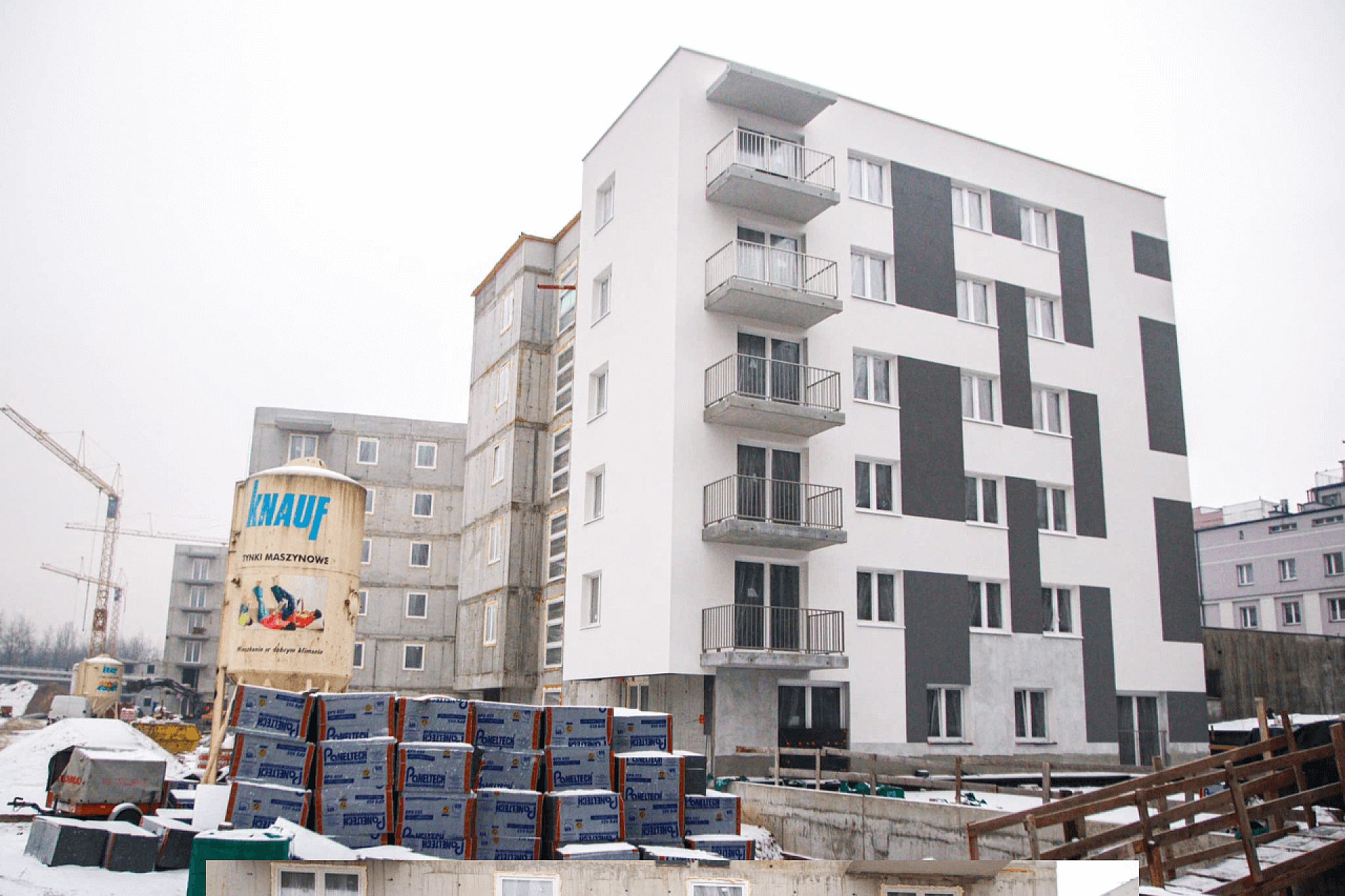 W Sosnowcu przy ulicy Naftowej budują nowe osiedle. Będzie tam niemal 300 nowych mieszkań. Dla kogo?